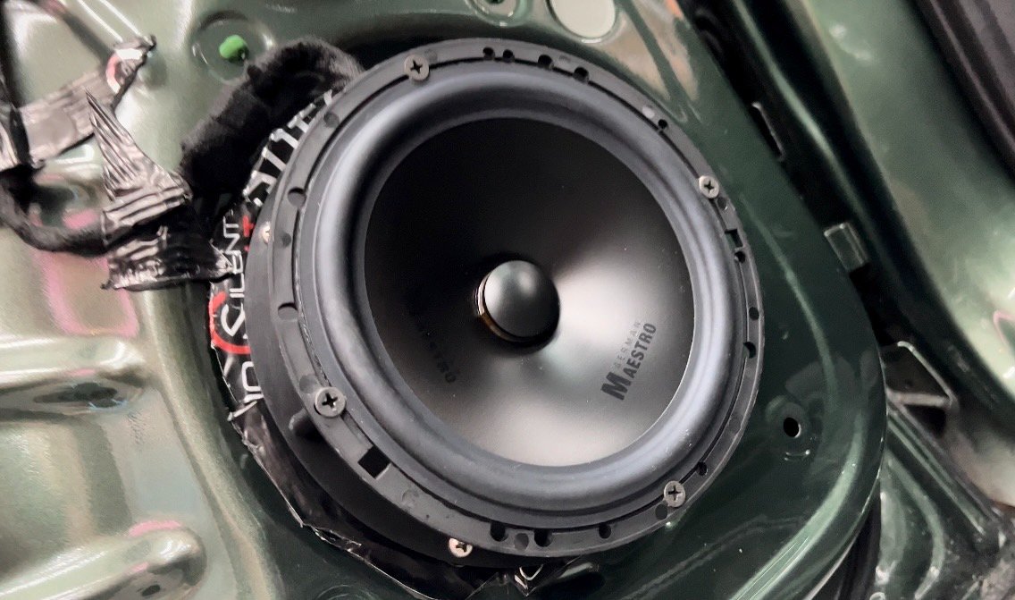 Loa 2 Way German Maestro CS6508 được lắp đặt ở vị trí cánh cửa.