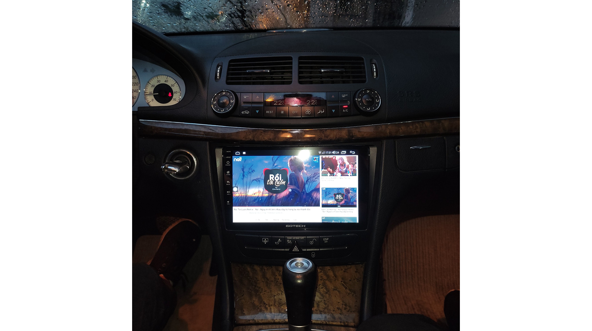 Hình ảnh màn hình được lắp trên xe Mercedes-Benz E200 2004 - PandaAuto.vn - Siêu Thị Phụ Kiện ...